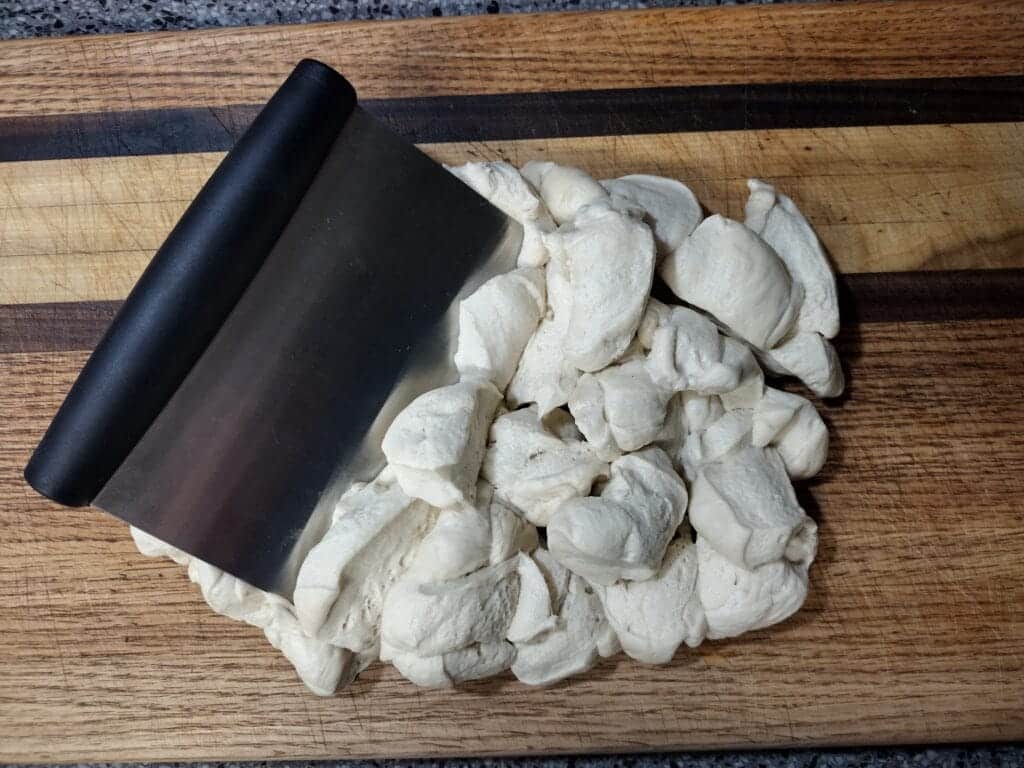 "Chopped" Garlic Cheese Bread - THE RECIPE BOWL