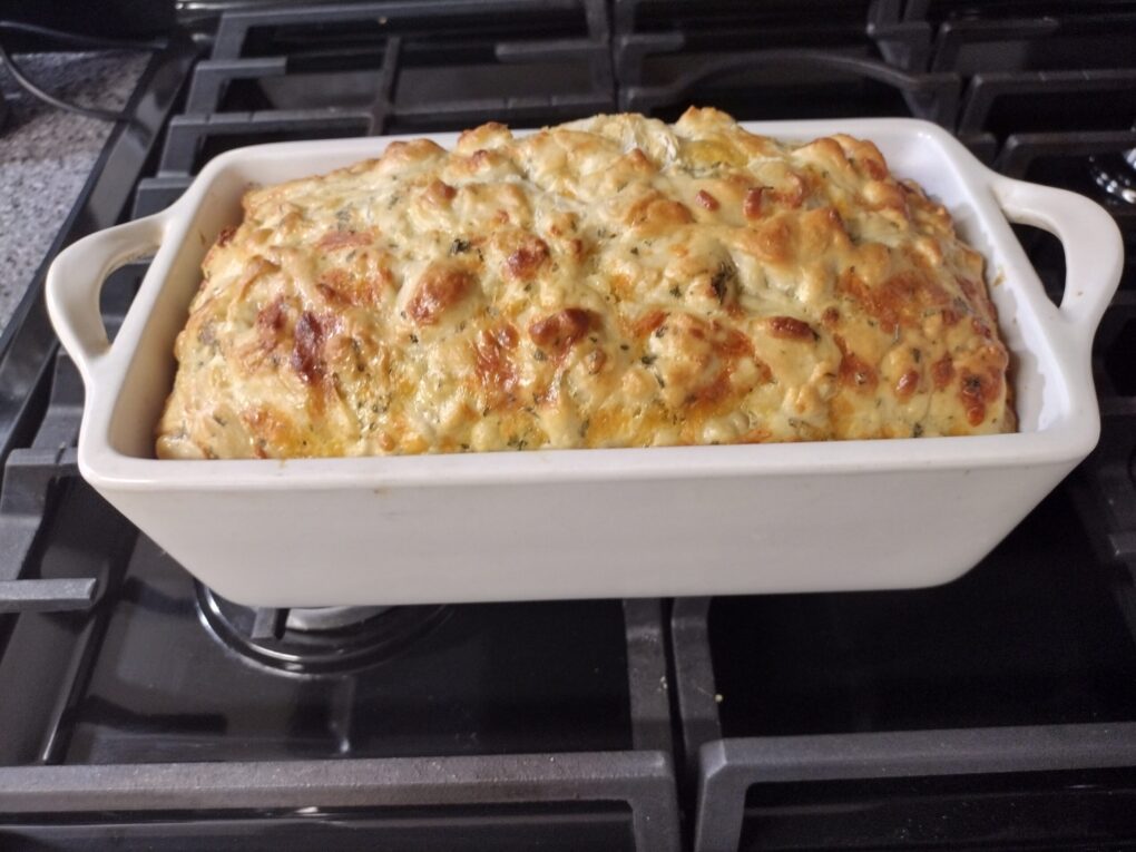 "Chopped" Garlic Cheese Bread - THE RECIPE BOWL