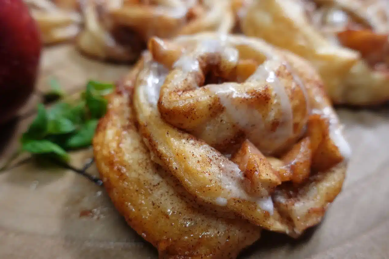 Apple Puff Pastry Rolls - THE RECIPE BOWL
