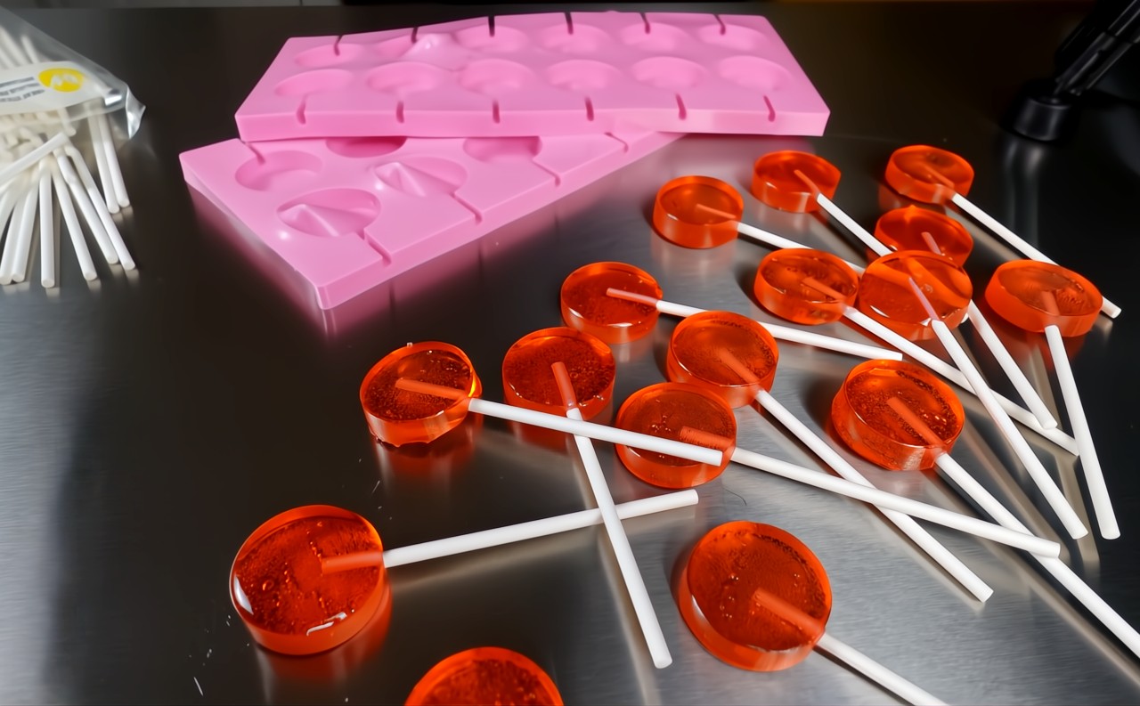 Homemade Lollipops: Easy Steps to Make Them - THE RECIPE BOWL