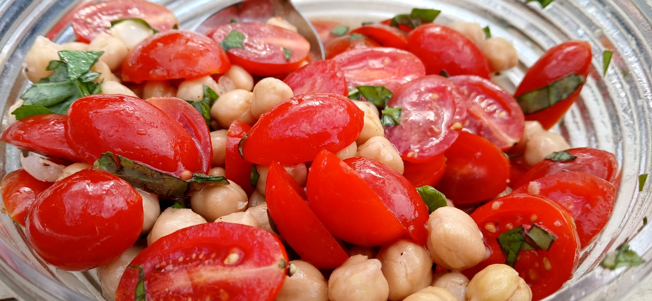 Tomato Basil Chickpea Salad in Just Ten Minutes - THE RECIPE BOWL