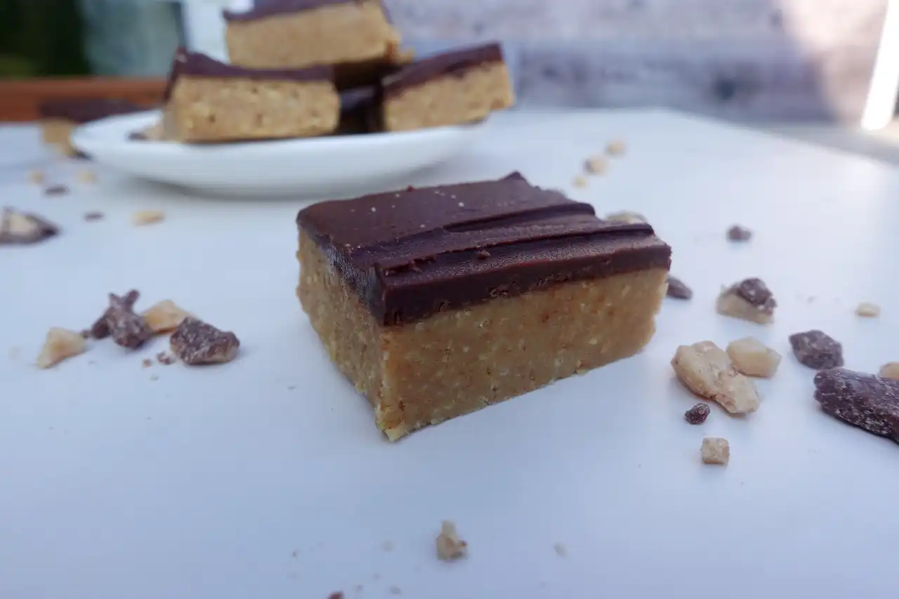 Lunch Lady Bars: The Perfect No-Bake Dessert - THE RECIPE BOWL