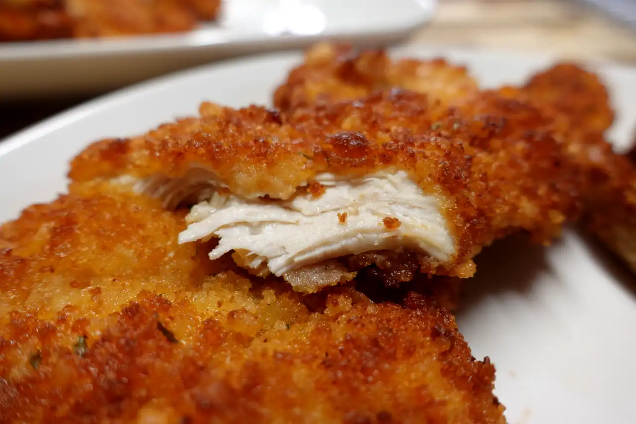 Crispy Breaded Chicken Cutlets: Golden and Crunchy - THE RECIPE BOWL